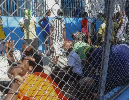 Haïti déclare l’état d’urgence et instaure un couvre-feu après l’assaut d’une prison - PressReader