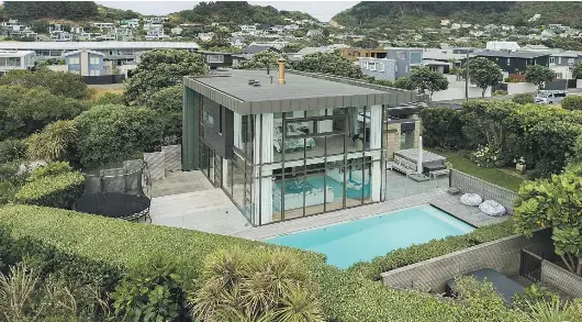 Spectacula­r Beachfront Home - PressReader