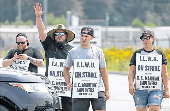 Ottawa urges renewed talks to end Pacific dock workers’ strike - PressReader