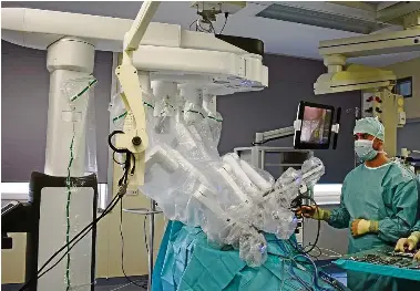 Roboter Davinci Xi und ein neuer Chefarzt - PressReader