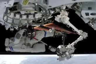 Space log: China’s Shenzhou-14 astronauts complete first spacewalk - PressReader