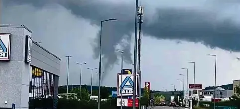 Mini-Tornado gesichtet - PressReader