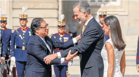 Petro, de la mano con la élite - PressReader