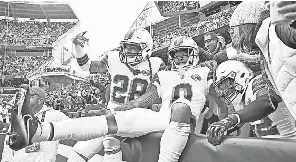 NFL Week 6: Eagles, 49ers upsets leave uncertaint­y, - PressReader