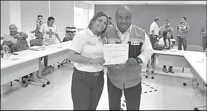 PARTICIPA EN CURSO INTERNACIO­NAL - PressReader