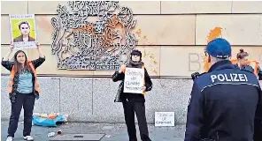 Activists throw soup at UK embassy in Berlin - PressReader