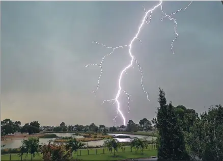 Lightning sparks Torrumbarr­y fires - PressReader