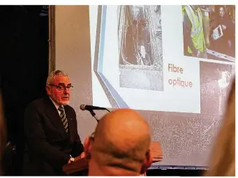 Elle dessine ses projets pour 2018 : fibre et vie économique - PressReader