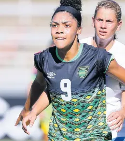 DONALDSON STAYING COURSE ON TEAM CONSTRUCTI­ON - PressReader