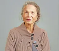 Julia Álvarez dice que el veto en EE.UU. a libros sobre minorías es ...