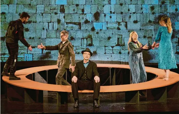 Stimmiger Auftakt der Theatersai­son - PressReader