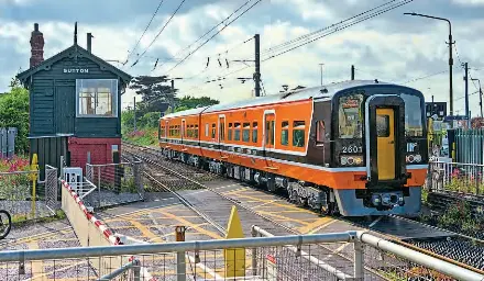 Anniversar­y retro repaint for 2600 Class DMU - PressReader