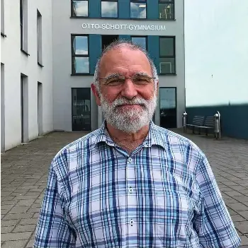 Der Vize, der Chef ist in der Schule - PressReader