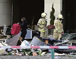 Maior aquário cilíndrico do mundo explode na Alemanha - PressReader