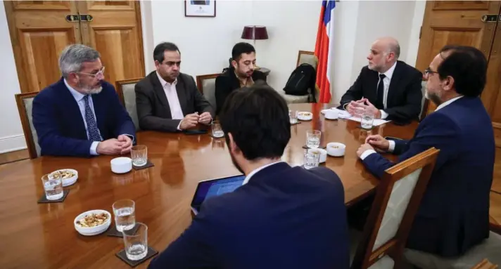 Partidos oficialist­as se compromete­n a estudiar reformas al sistema político - PressReader