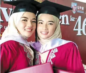 Identical twins graduate in medicine - PressReader