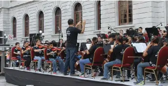 Orquesta Sinfónica Comunitari­a de Tampico ofrece concierto - PressReader