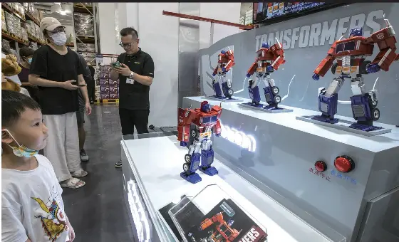 变形金刚从越南壁上村­里来 - PressReader