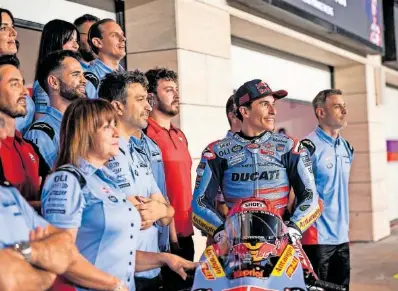 Marc Márquez y el abrazo de su nueva familia en Gresini - PressReader