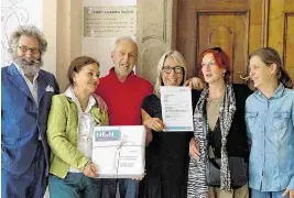 Ein Paket voller Unterschri­ften - PressReader