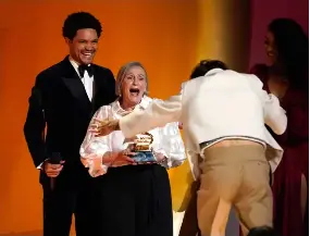 Sudbury, Ont., grandmothe­r still shocked at her Grammys moment with Harry Styles - PressReader