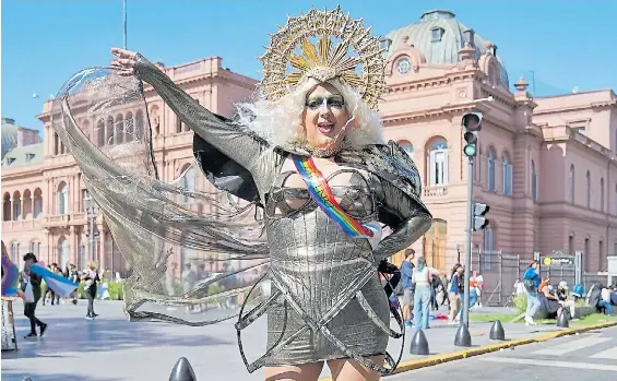 El Centro porteño vibró con el color de la 32° Marcha del Orgullo - PressReader