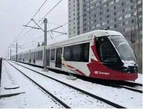 Une autre rentrée sans train léger pour l’Université Carleton - PressReader