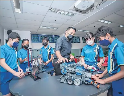 Kemahiran kendali robot, matematik, semangat berpasukan penting bagi ...