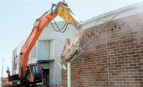 New beginnings for Bayworld kick off with demolition of old structures ...