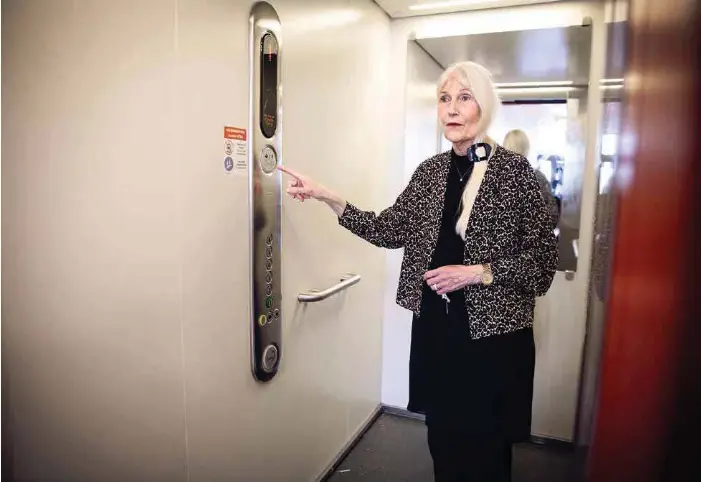 Anne och barnbarnen fastnade i hissen – saga blev räddningen - PressReader