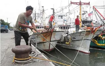 Typhoon lashes north Philippine­s - PressReader