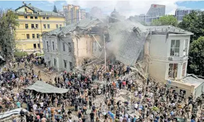 ATAQUES ALCANZA UN HOSPITAL INFANTIL Rusia lanza oleada de misiles contra Ucrania - PressReader