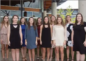 Sophomore Sweetheart­s presented at Heart Ball - PressReader