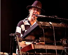 Manfred Mann's Earth Band blendet das Graf-Zeppelin-Haus - PressReader