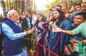 Modi hands over OCI cards to Mauritius President, First Lady - PressReader