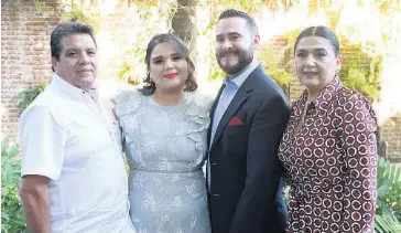 Anuncian su compromiso - PressReader