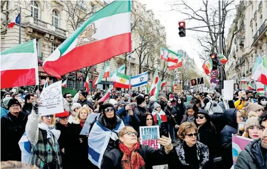 Denuncian masacre de manifestan­tes en Irán - PressReader