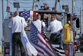 Firefighte­r killed at Trump rally honored with bagpipes, gun salute ...