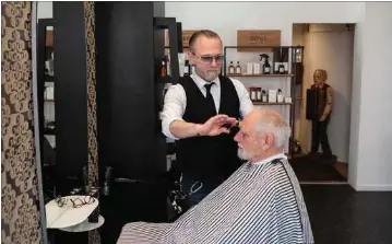 Frisør: Det bliver fantastisk at åbne igen - PressReader