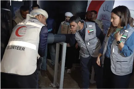 UAE takes swift action by inaugurati­ng first of three desalinati­on plants to alleviate water ...