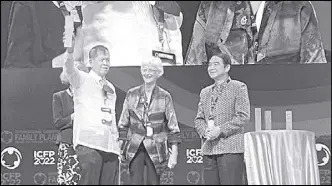 RH trailblaze­r De Leon gets int’l lifetime achievemen­t plum - PressReader
