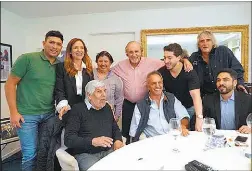 Scioli suma apoyos y resiste con el plan de ir a las paso frente a la presión interna - PressReader