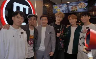 HK celebritie­s get a taste of Pinoy’s phenomenal snacks - PressReader