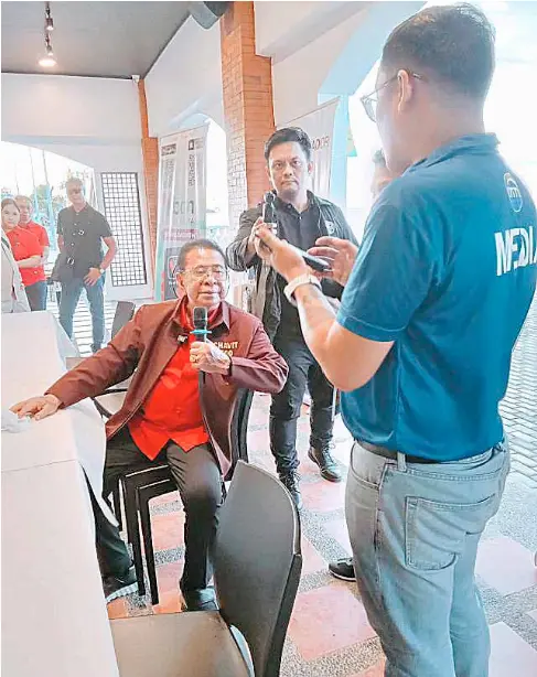 Manong Chavit launches VBank - PressReader