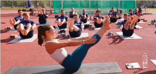 Happy Yoga bei de N Himmelblau­en! - PressReader