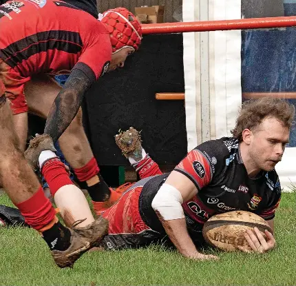 Fans turn out for Pirates clash with the Royal Navy - PressReader