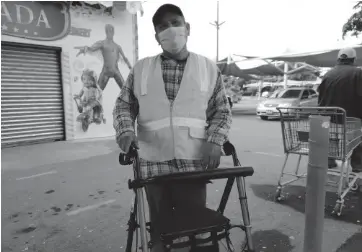 SANTIAGO: “DE ESTO ME MANTENGO” - PressReader