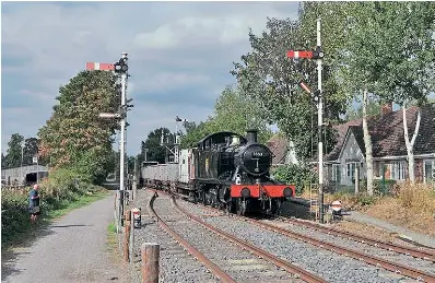 Iron ore tippler train in Northampto­n gala debut - PressReader