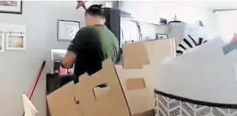 Contractor­s caught in the act - PressReader