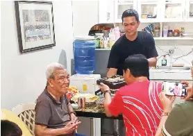 Centenaria­n gets P100K cash gift - PressReader